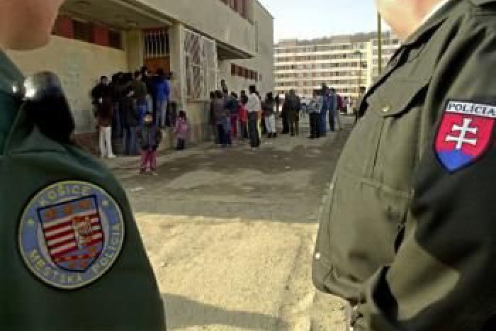 Rómske hliadky budú opäť dohliadať na poriadok na Luníku 9 | Košice24.sk