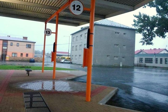 Nová stanica v Michalovciach zateká... A takto sa rozčuľujú cestujúci!